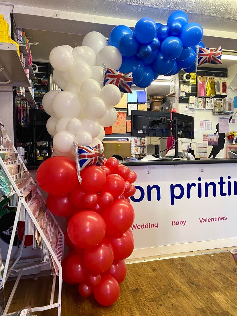 Union Jack Organic Garland with Foil Mini Flags – Talking Balloons